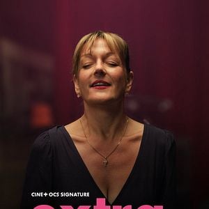 Extra. - Série TV 2025 - AlloCiné