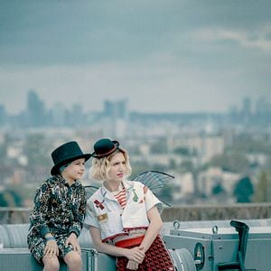 Sur un fil : Photos et affiches - AlloCiné