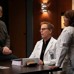 Greg Germann - AlloCiné