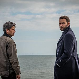 Devils - Série TV 2020 - AlloCiné