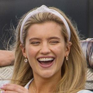 Mia Healey - AlloCiné