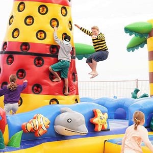 Ducobu passe au vert - Film 2024 - AlloCiné