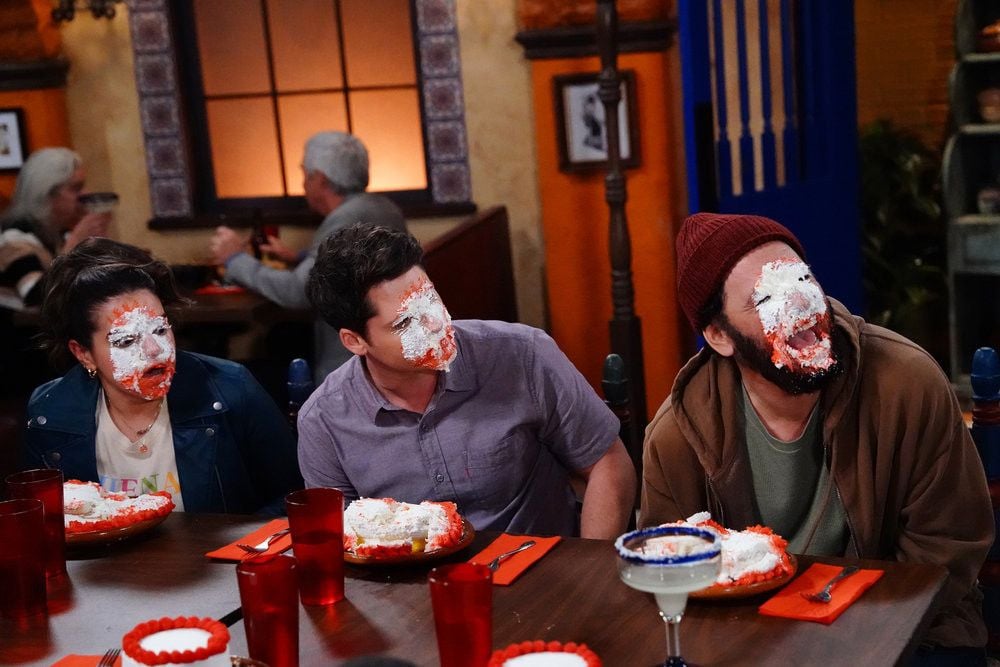 Photo de Al Madrigal - Lopez Vs. Lopez : Photo Al Madrigal, Matt ...