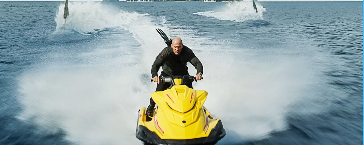 Jason Statham face à 3 méga requins : c'est dans le film d'action En ...