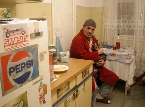 Photo de Cristi Puiu - La Mort de Dante Lazarescu : Photo Cristi Puiu ...