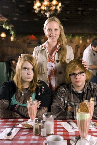 Hung : Photo Charlie Saxton, Anne Heche, Sianoa Smit-McPhee - 43 sur 50 ...