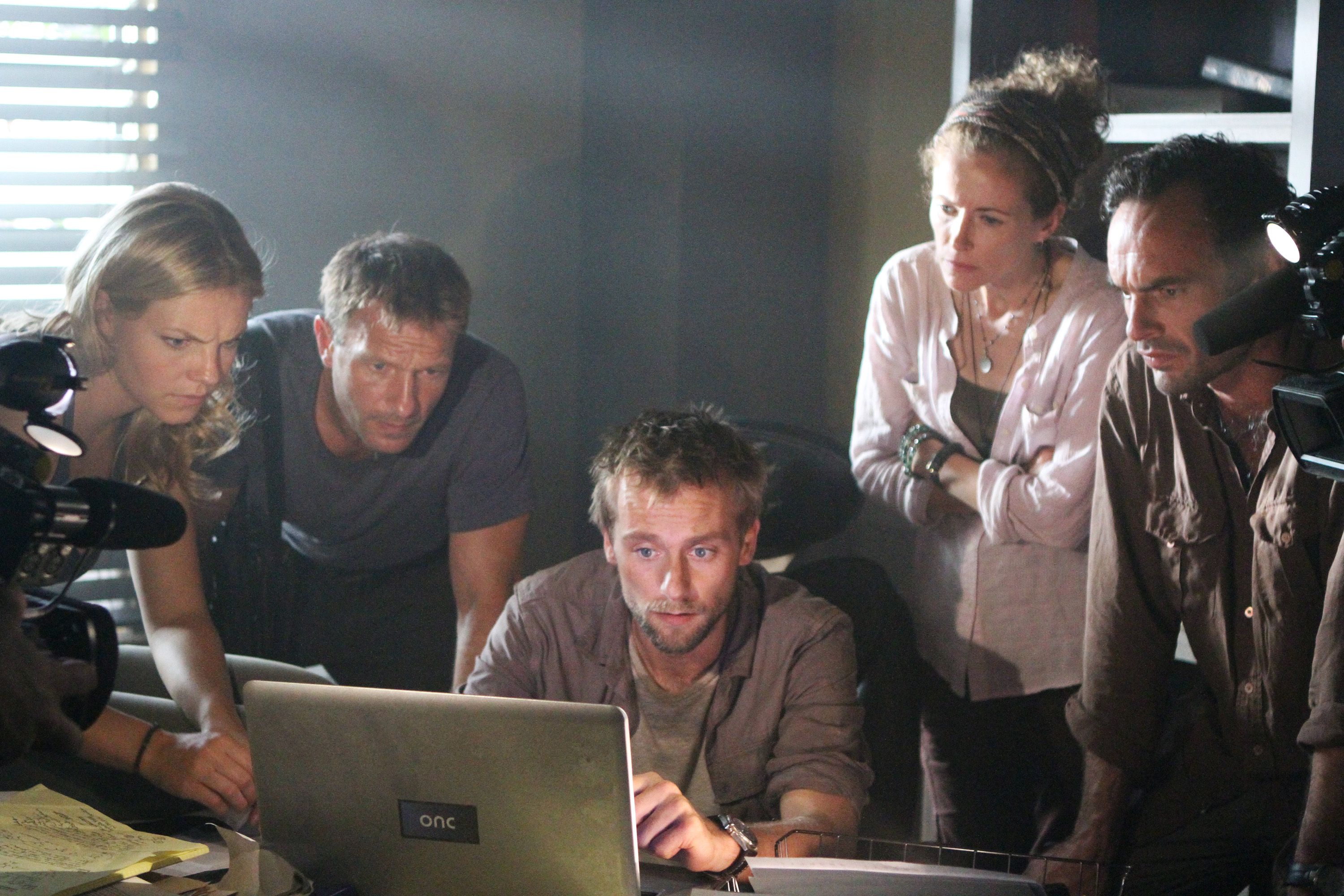 Photo de Paul Blackthorne - The River : Photo Eloise Mumford, Joe ...