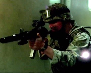 Strike Back Extrait vidéo VO - Vidéo Strike Back - AlloCiné