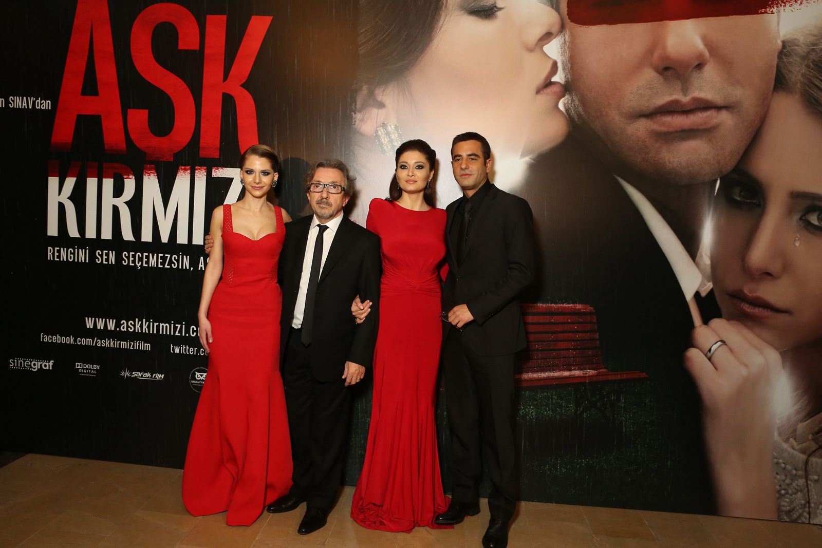 Photo de Osman Sınav - Aşk Kırmızı : Photo Ezgi Asaroğlu, Tayanç ...