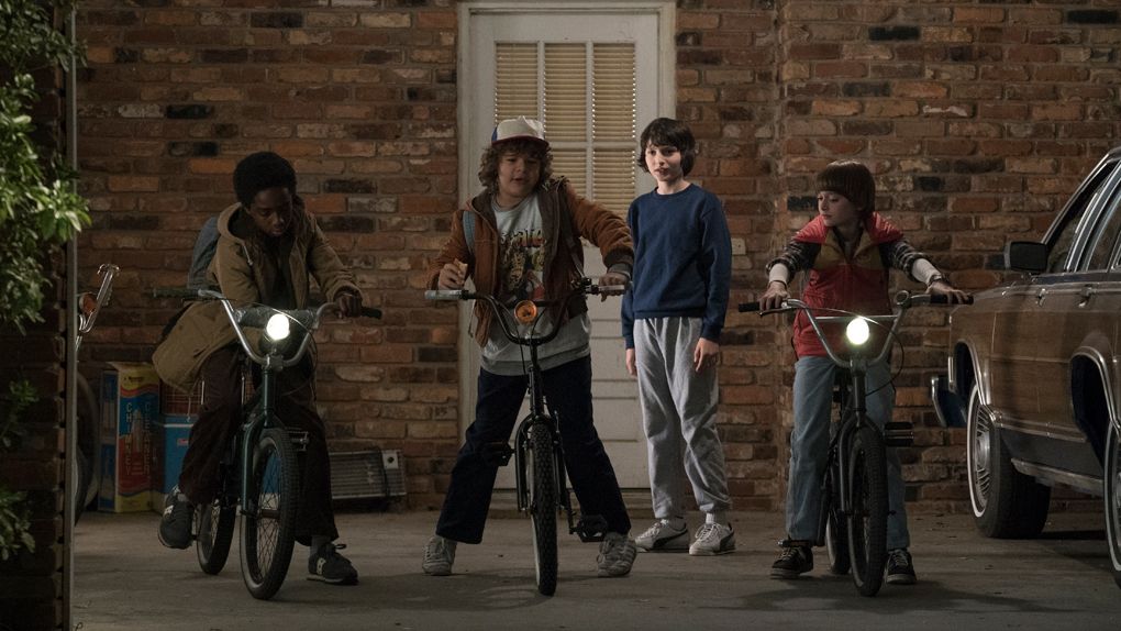 Stranger Things : 10 objets rétro vus dans la saison 1 - AlloCiné