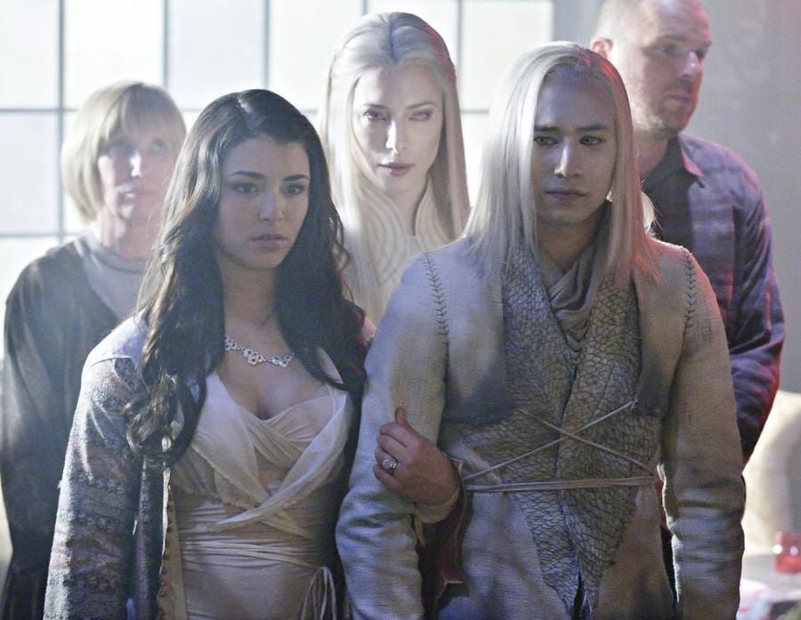 Defiance : Defiance : Photo Nicole Munoz, Jaime Murray - 127 sur 219 ...