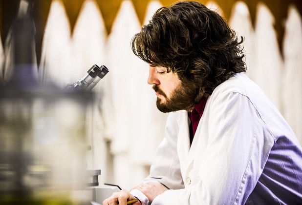 Utopia : Photo Tom Burke - 41 sur 61 - AlloCiné