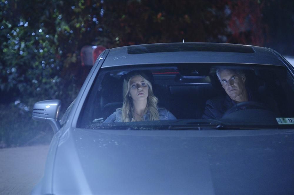 Photo de Jim Abele - Pretty Little Liars : Photo Sasha Pieterse, Jim ...