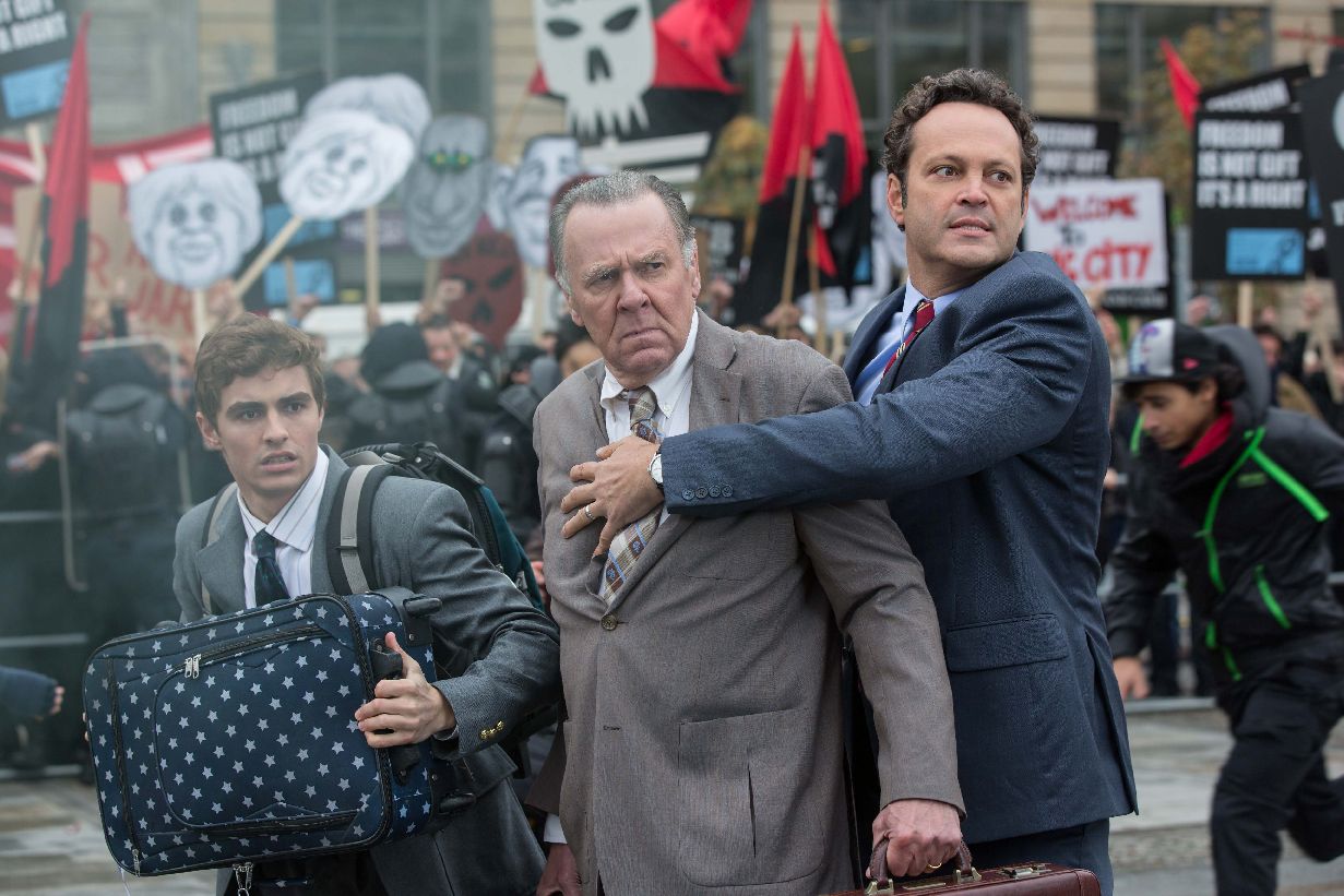 Photo de Tom Wilkinson - Jet Lag : Photo Vince Vaughn, Tom Wilkinson ...