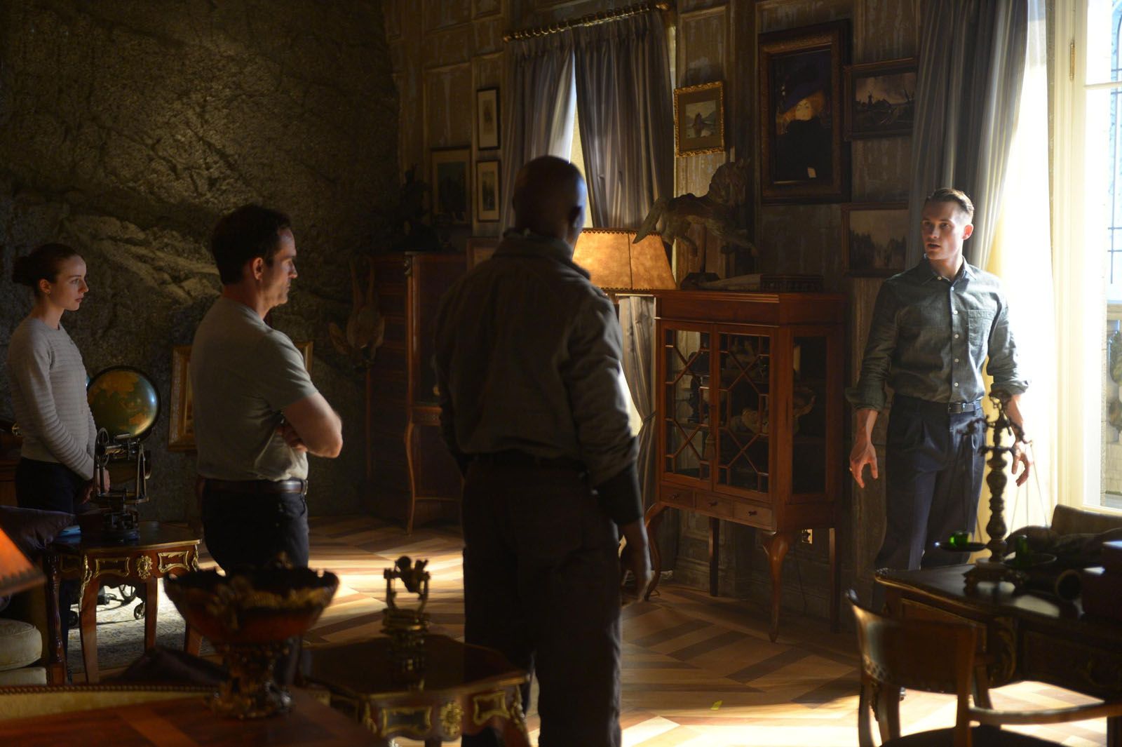 Wayward Pines : Wayward Pines : Photo Djimon Hounsou, Kacey Rohl, Tom ...