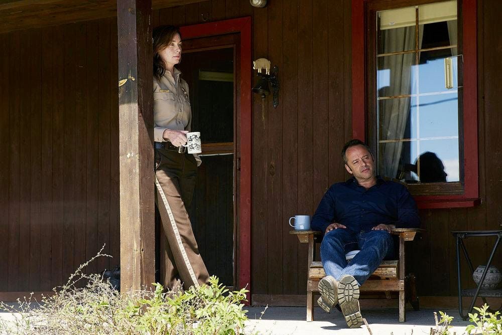Eyewitness : Eyewitness : Photo Gil Bellows, Julianne Nicholson - 23 ...