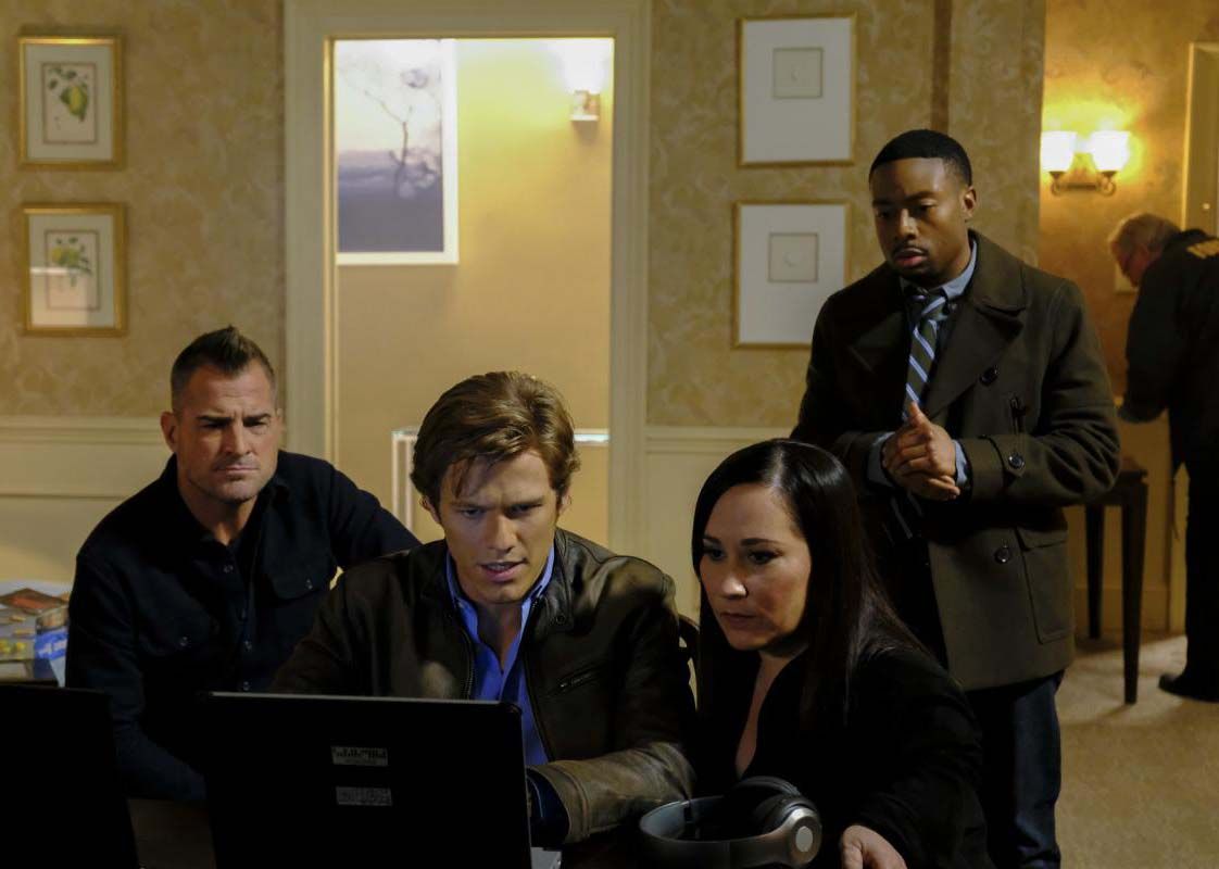 Photo de Meredith Eaton - MacGyver (2016) : Photo George Eads, Justin ...