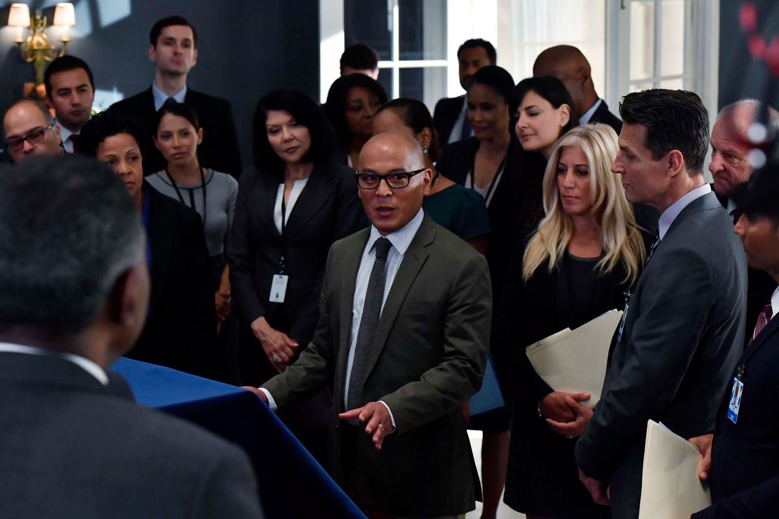 Photo de Von Flores - Designated Survivor : Photo Von Flores - Photo 2 ...