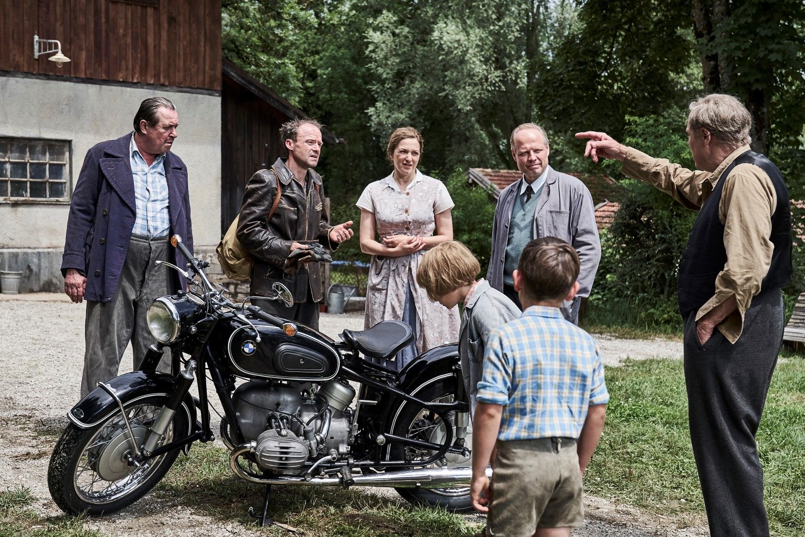 Photo de Gerhard Liebmann - Deux hommes en costume : Photo Gerhard ...