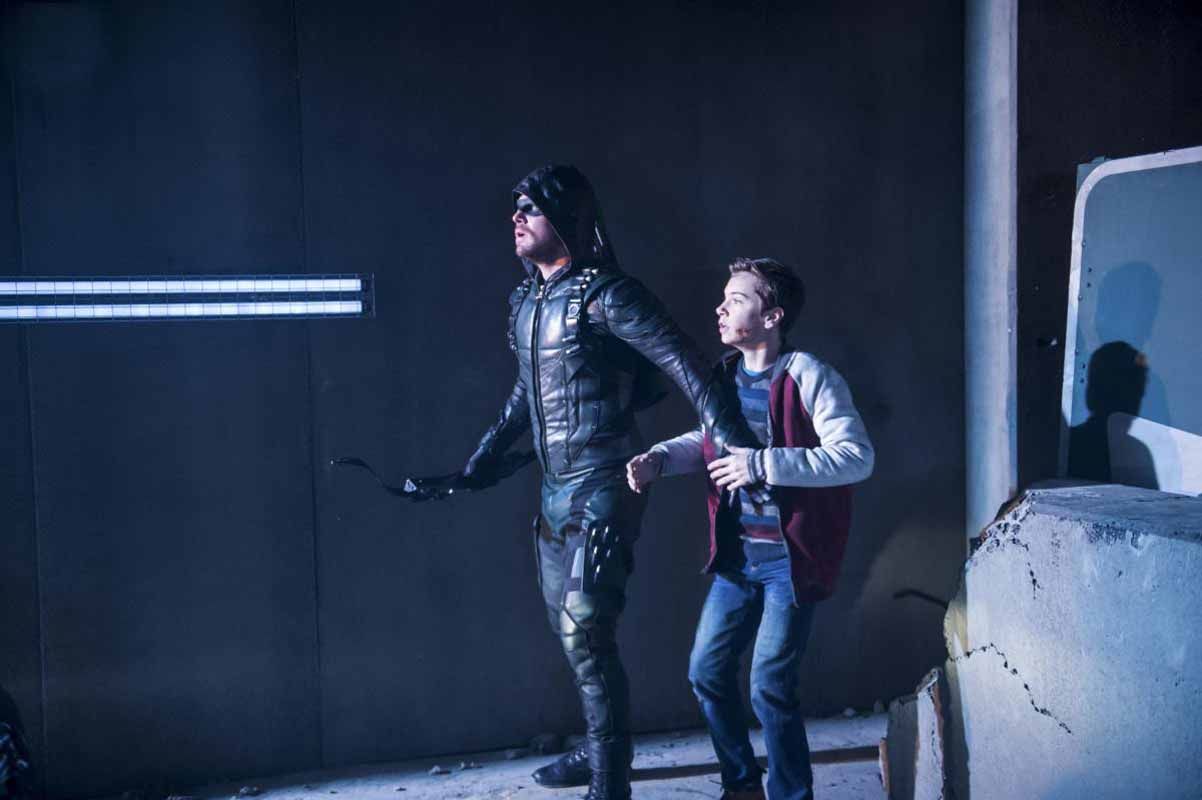 Arrow : Arrow : Photo Jack Moore, Stephen Amell - 356 sur 1200 - AlloCiné