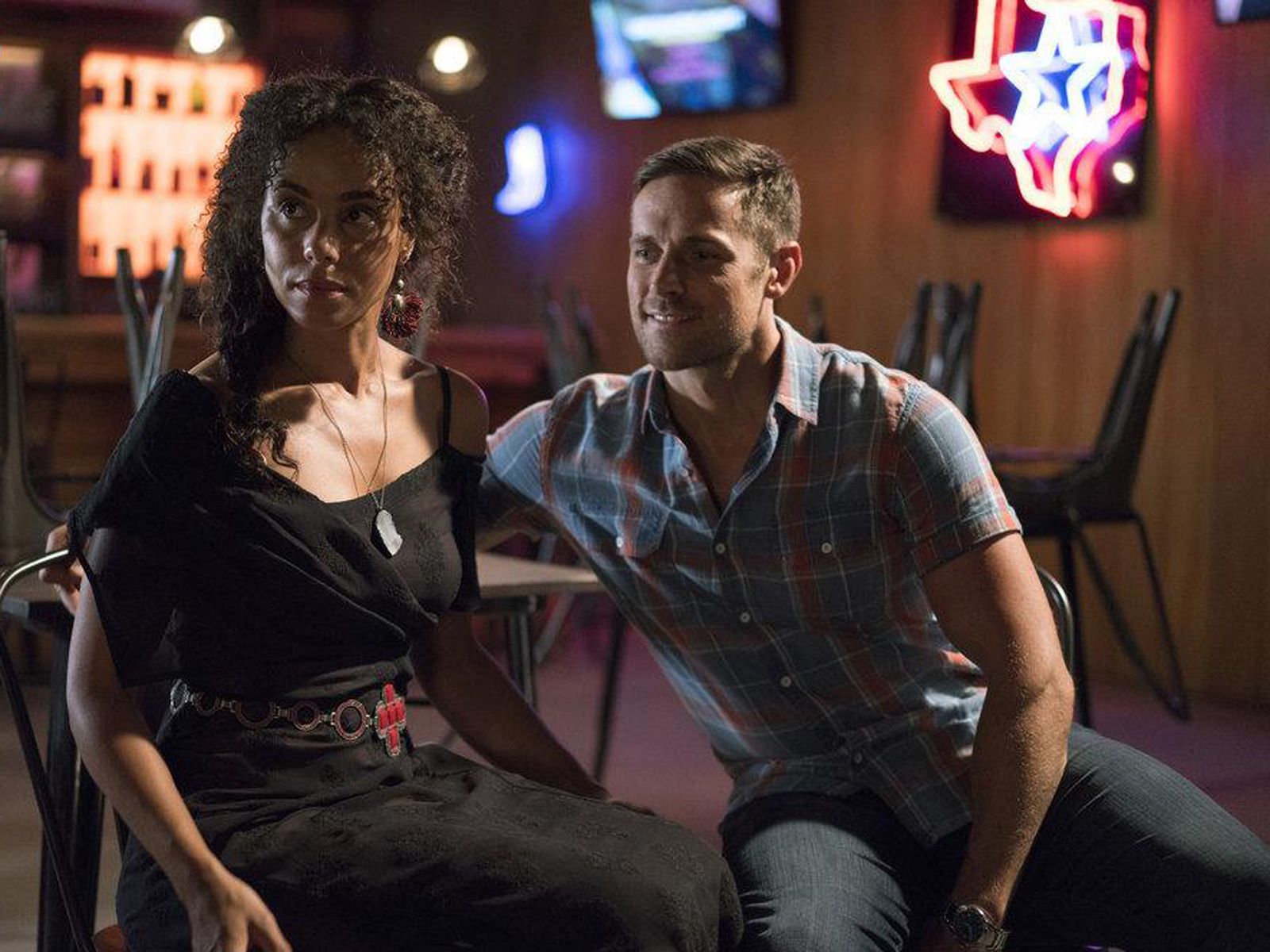 Photo de Dylan Bruce - Midnight, Texas : Photo Parisa Fitz-Henley ...
