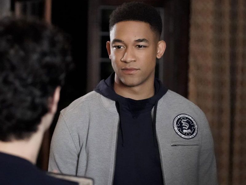 Legacies : Legacies : Photo Peyton Alex Smith - 143 sur 202 - AlloCiné