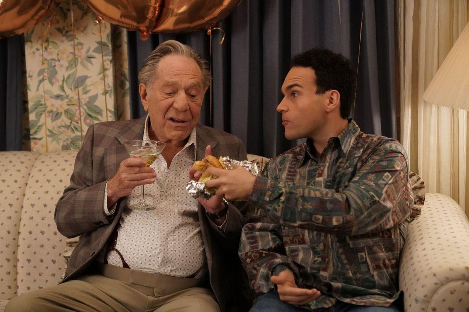 Les Goldberg : Les Goldberg : Photo Troy Gentile, George Segal - 144 ...