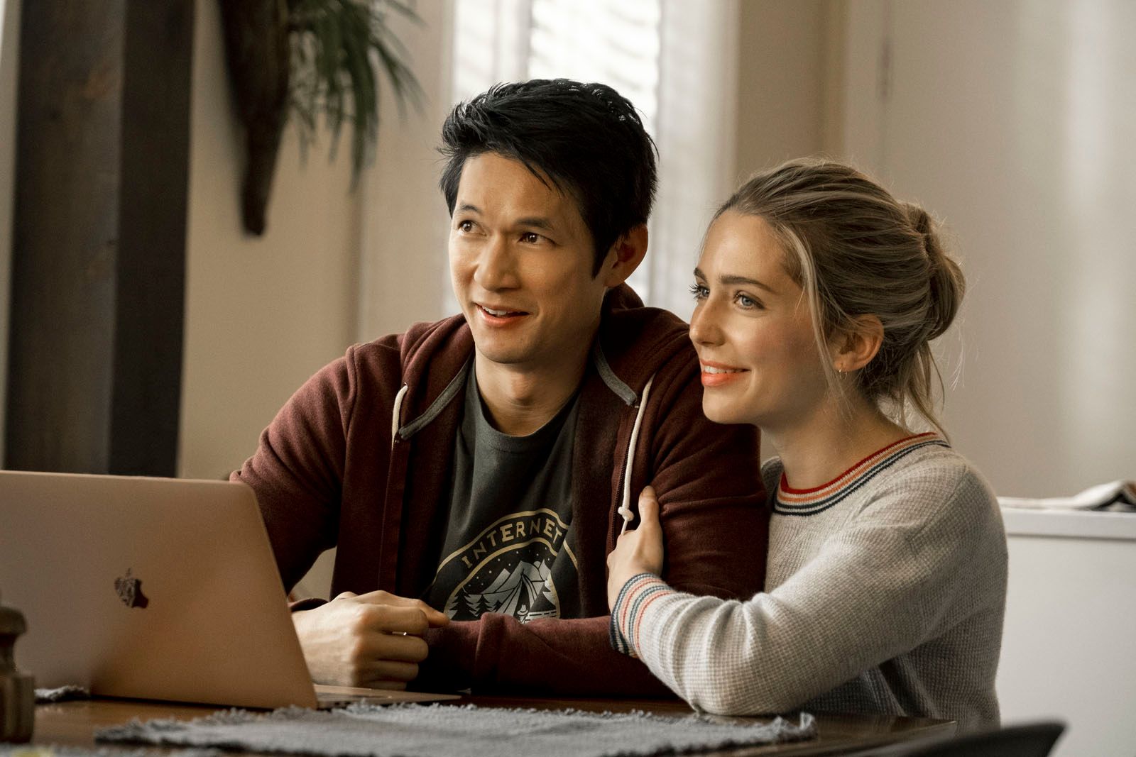 Photo de Jessica Rothe - All My Life : Photo Harry Shum Jr., Jessica ...