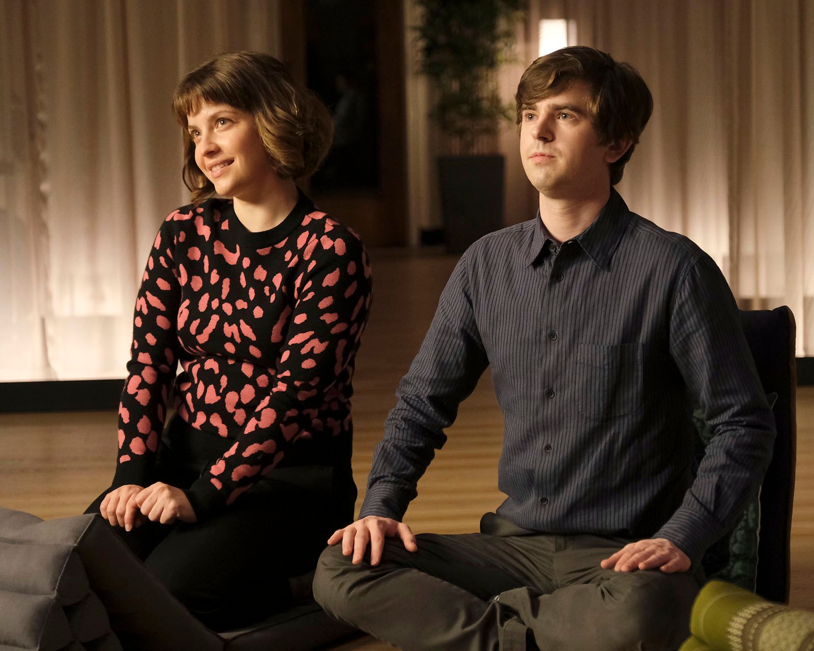 Photo de Freddie Highmore - Good Doctor : Photo Paige Spara, Freddie ...