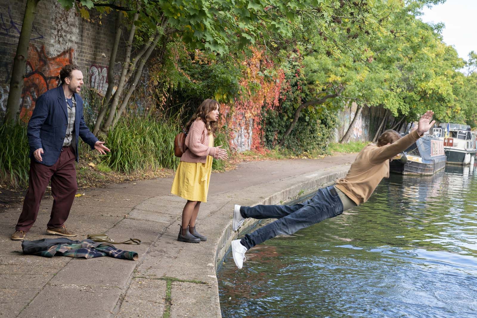 Trying : Photo Rafe Spall, Oliver Chris, Esther Smith - 28 sur 50 ...