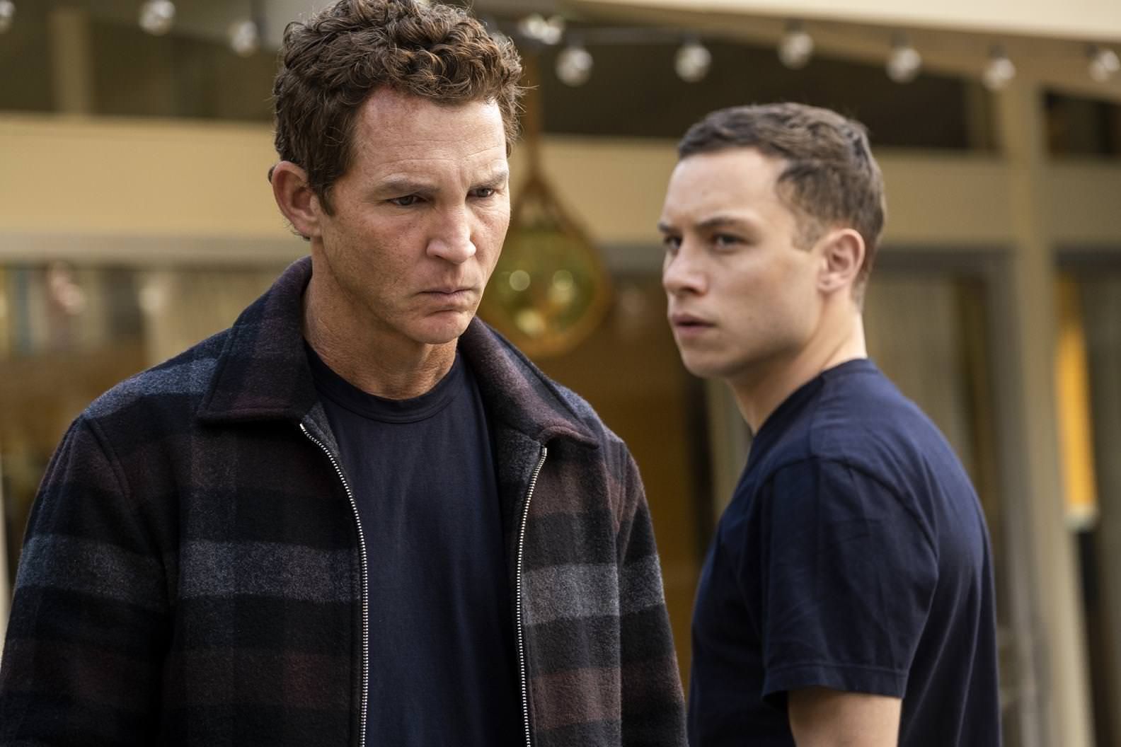 Photo de Finn Cole - Photo Finn Cole, Shawn Hatosy - AlloCiné