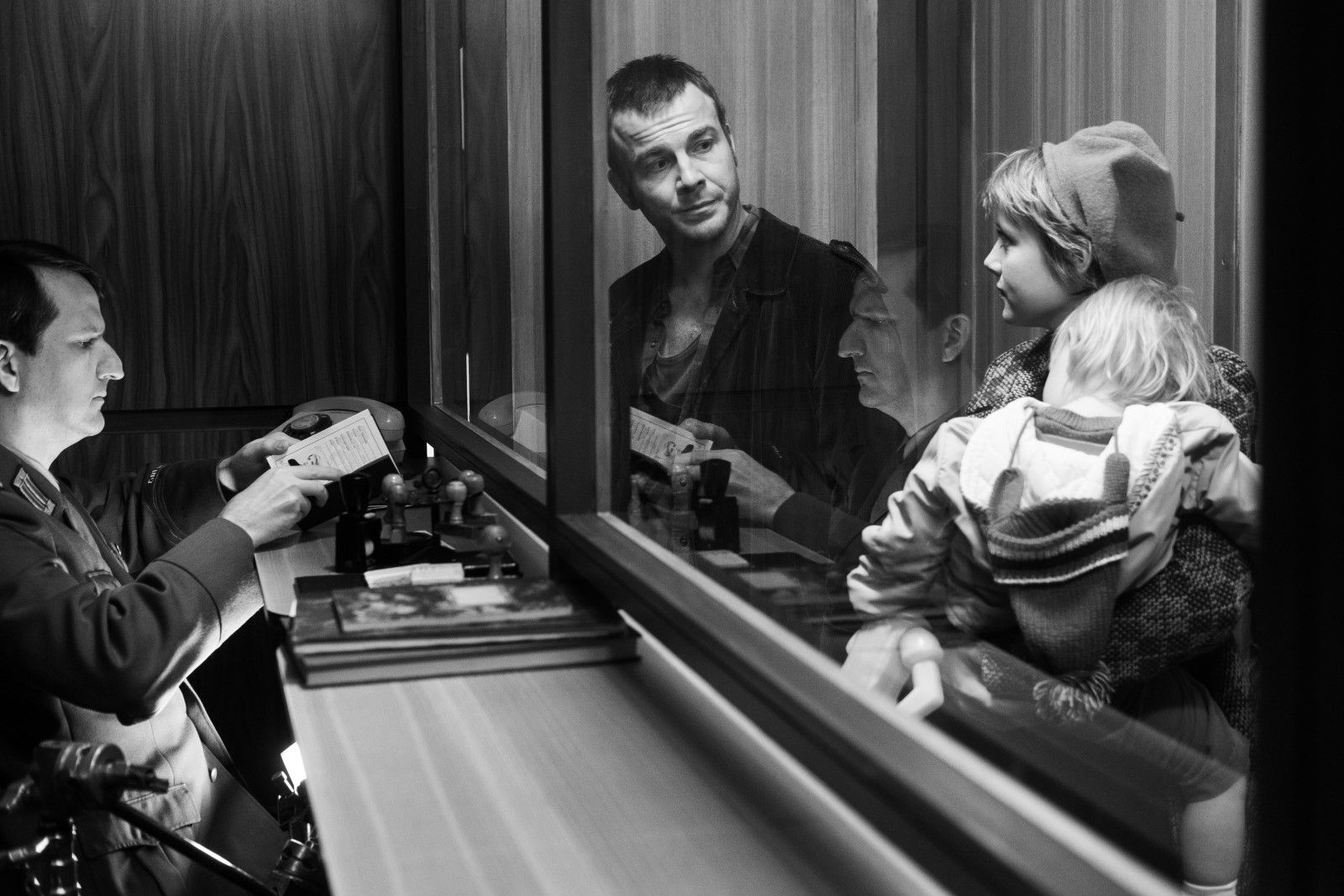 Photo de Albrecht Schuch - Thomas le dissident : Photo Albrecht Schuch ...