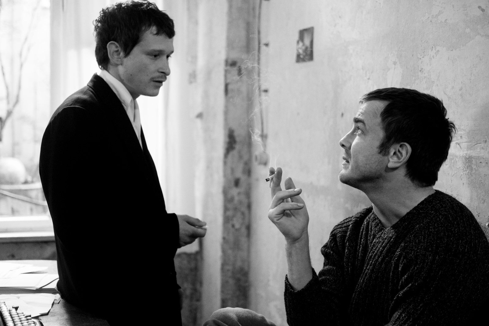 Photo de Albrecht Schuch - Thomas le dissident : Photo Joel Basman ...