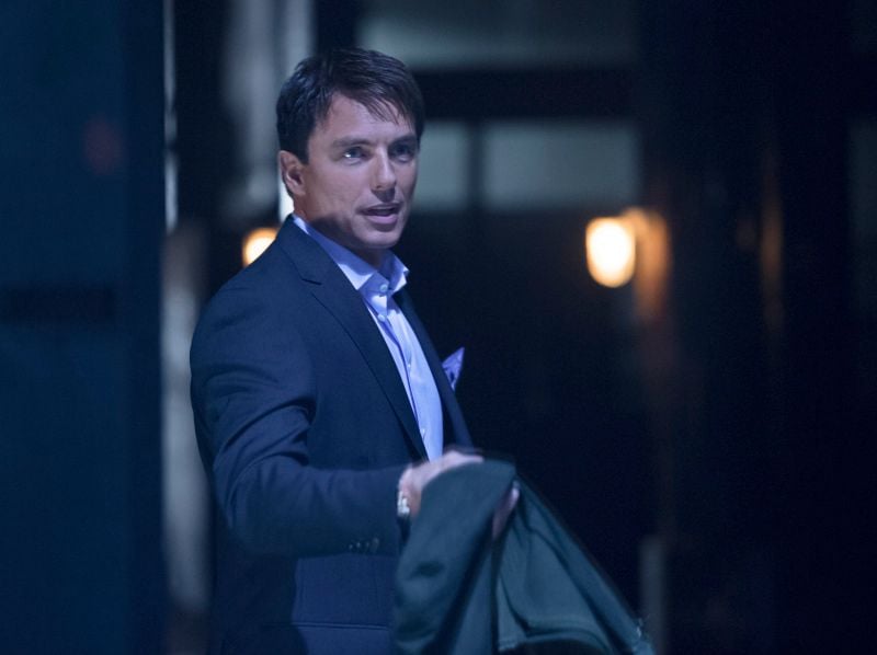 Arrow : Arrow : Photo John Barrowman - 1103 sur 1200 - AlloCiné