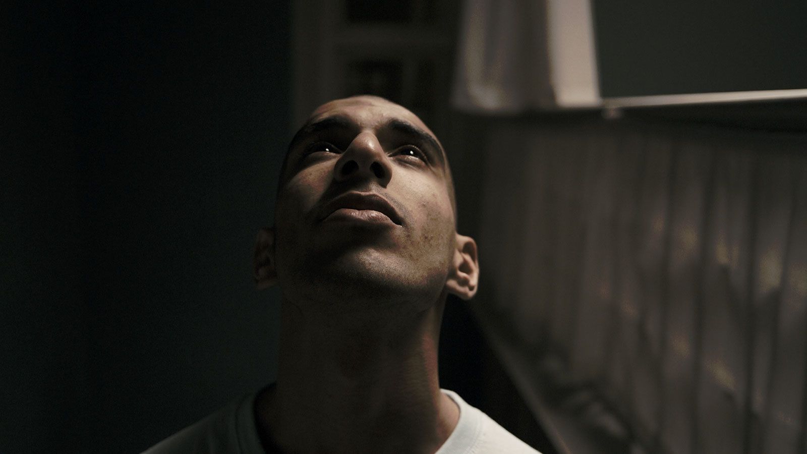 Photo du film R - Photo 10 sur 20 - AlloCiné