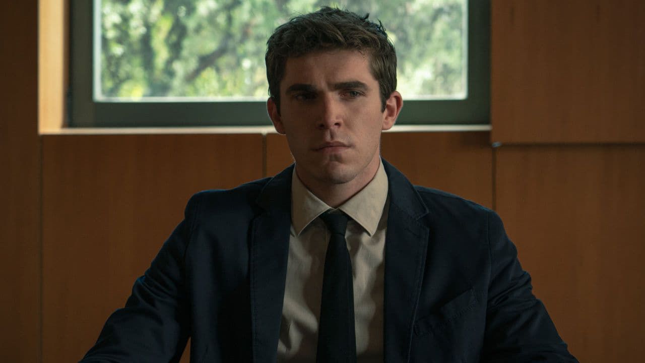 Poster Alba saison 1 - Affiche 4 sur 44 - AlloCiné