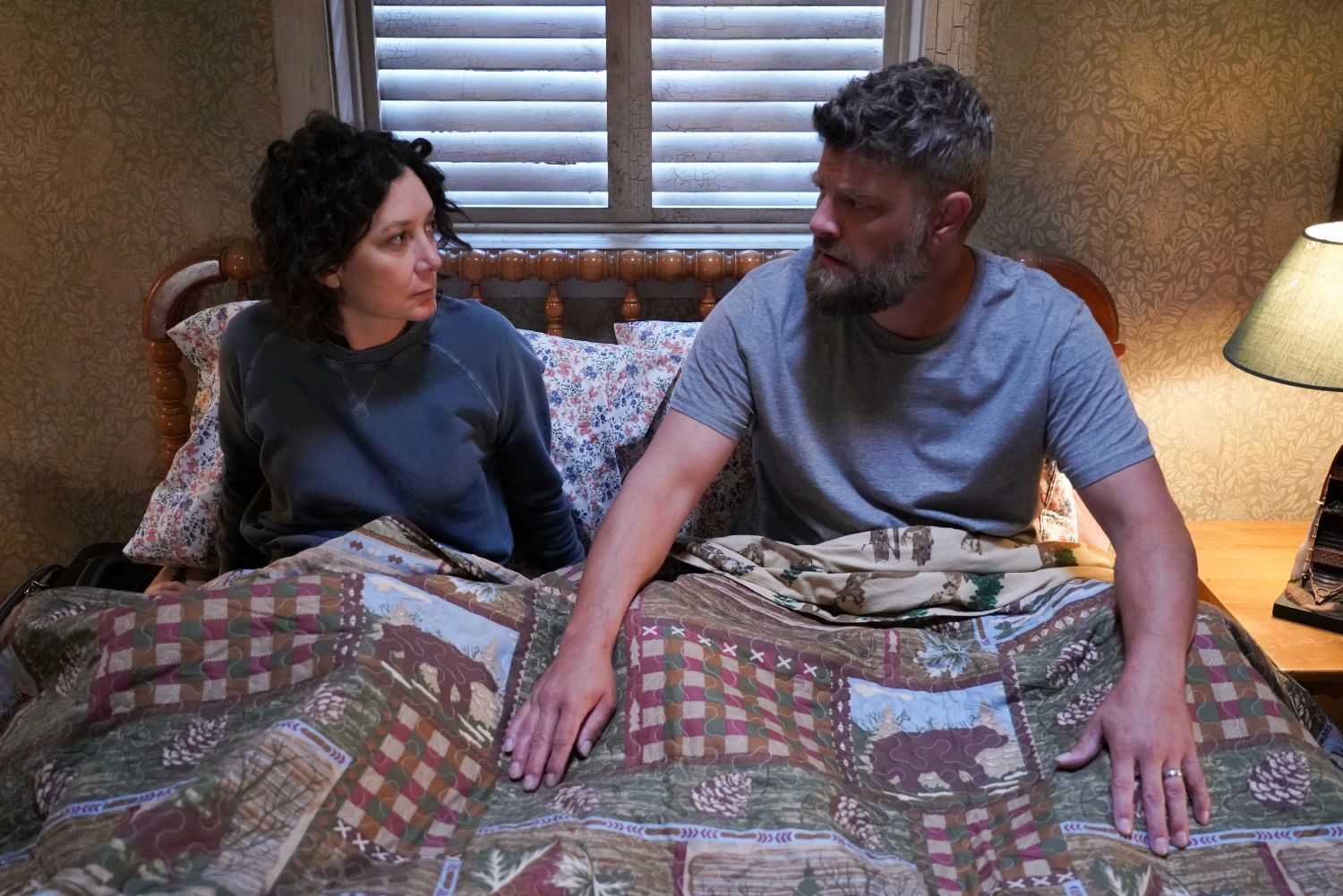 Photo de Sara Gilbert - The Conners : Photo Jay R. Ferguson, Sara ...