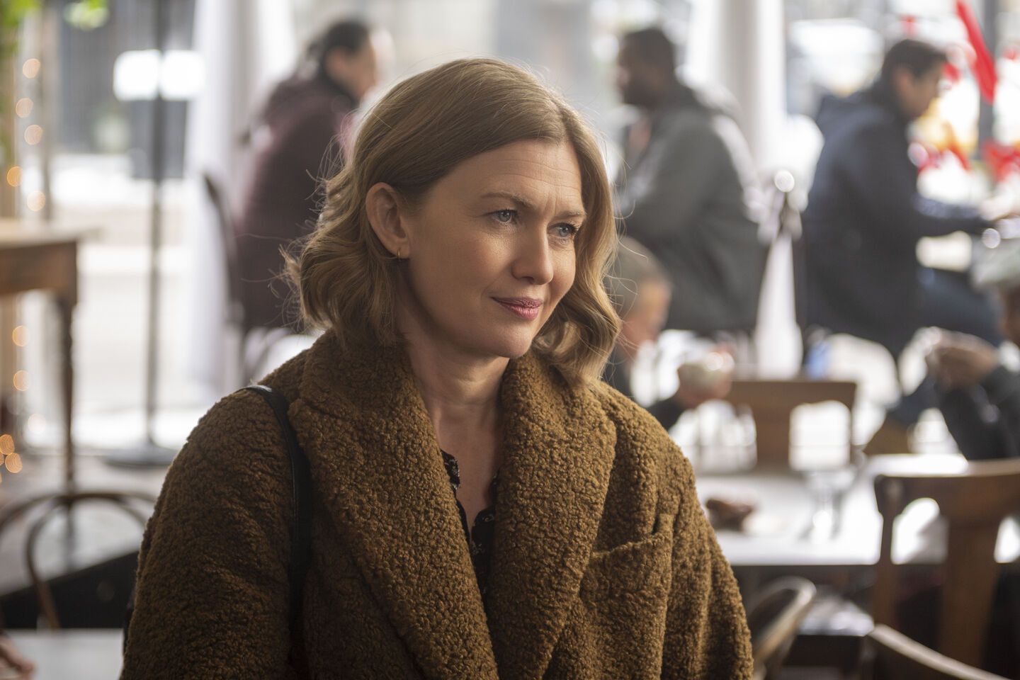 Photo de Mireille Enos - Lucky Hank : Photo Mireille Enos - Photo 0 sur ...