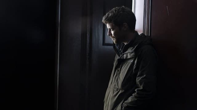 Poster La mort à nu saison 1 - Affiche 9 sur 15 - AlloCiné