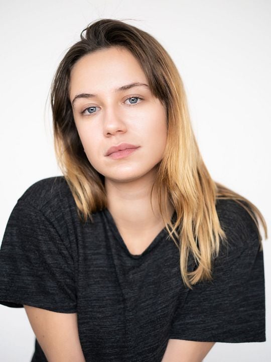 Photo de Zoé Marchal - Affiche Zoé Marchal - Photo 3 sur 18 - AlloCiné