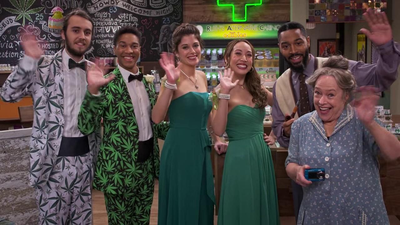 Poster Disjointed saison 1 - Affiche 14 sur 30 - AlloCiné