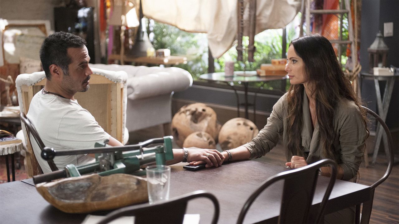 Poster Burn Notice saison 7 - Affiche 2 sur 298 - AlloCiné