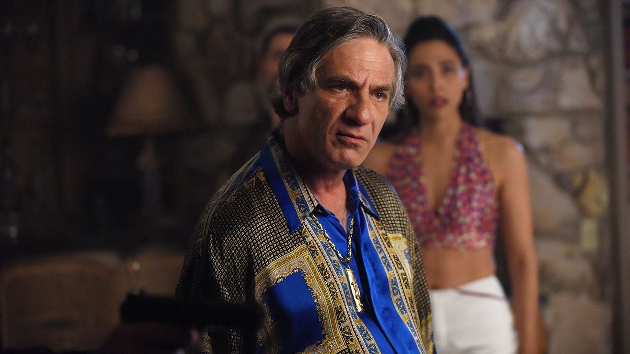 Poster saison 2 - Affiche 61 sur 117 - AlloCiné