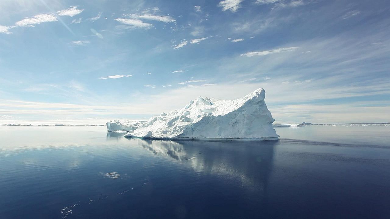 Poster En Bref saison 1 - Affiche 13 sur 63 - AlloCiné