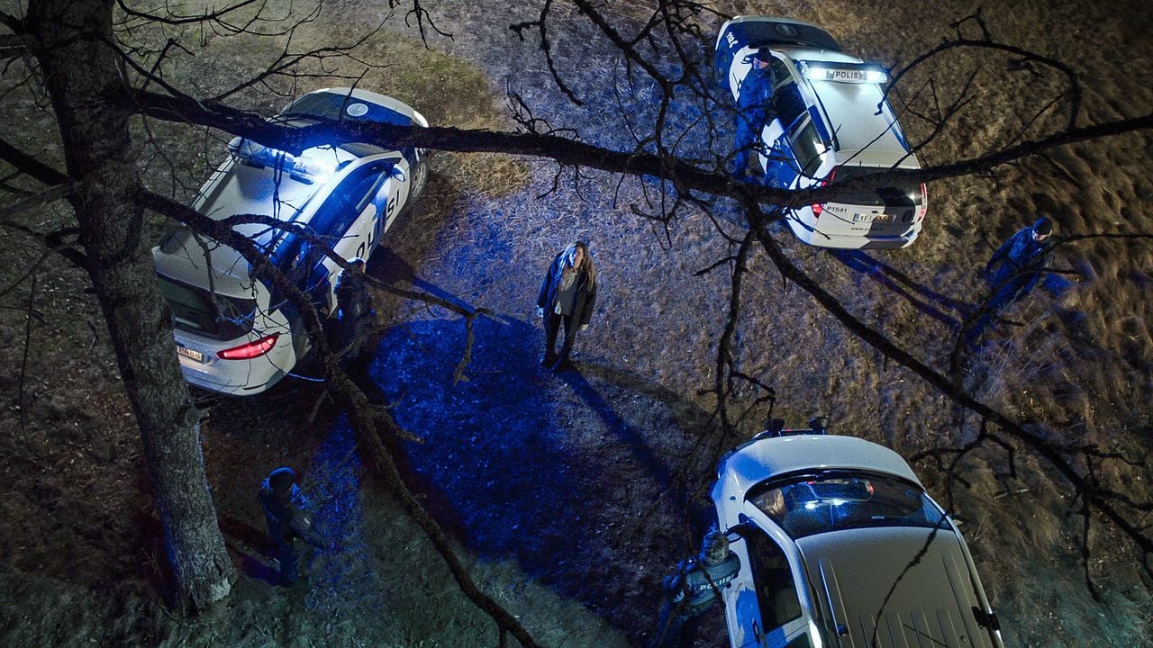 Poster Deadwind saison 1 - Affiche 18 sur 42 - AlloCiné