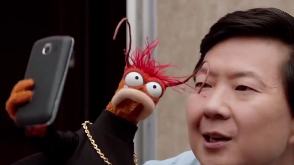 The Muppets - TEASER VO "Ken Jeong fait un selfie avec Pepe" - Teaser ...
