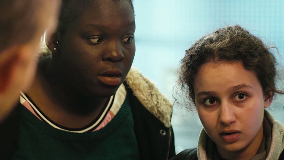 Extrait du film Divines - Divines - EXTRAIT VF "Pôle Emploi" - AlloCiné