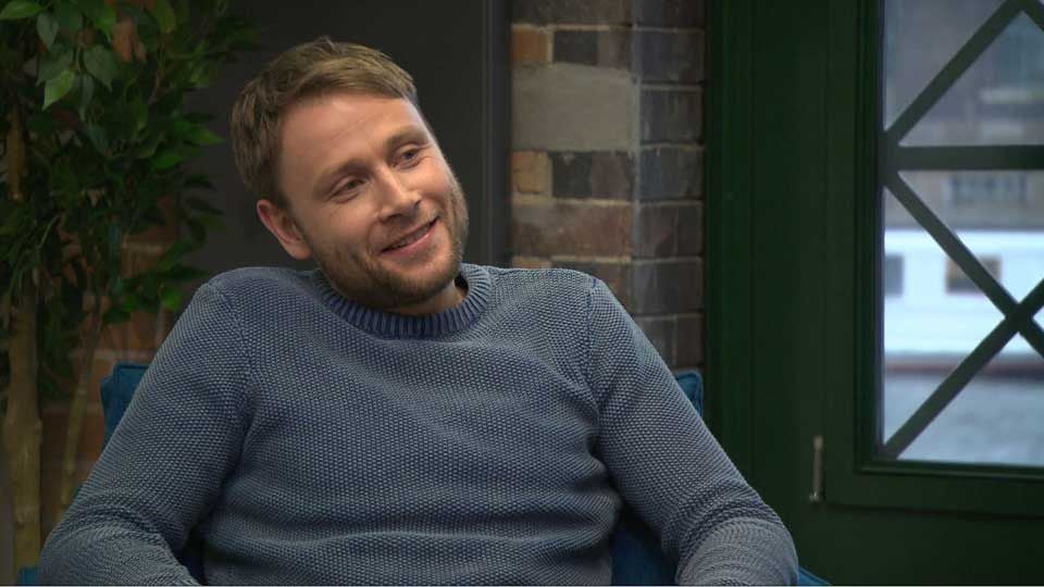 Interview Sense8 S02 : Sense8 : Max Riemelt alias Wolfgang nous tease la saison 2 ! - AlloCiné