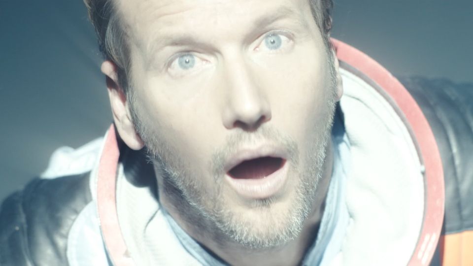 Trailer du film Moonfall - Moonfall Bande-annonce (2) VF - AlloCiné