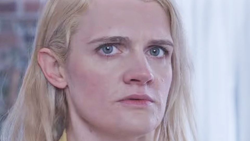 Trailer du film Bad Things - Bad Things Bande-annonce VO - AlloCiné